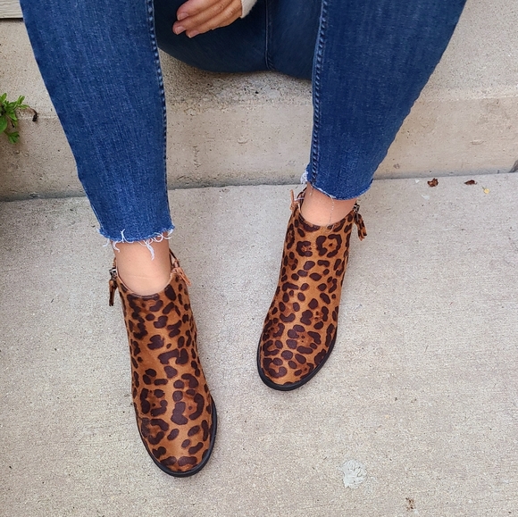 Time and Tru | Shoes | Two Zip Womens Animal Cheetah Print Ankle ...